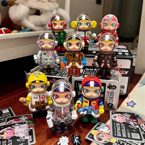 Pop Mart Molly100 Series Mega ฟิกเกอร์นักบินอวกาศ ความลึกลับสูง