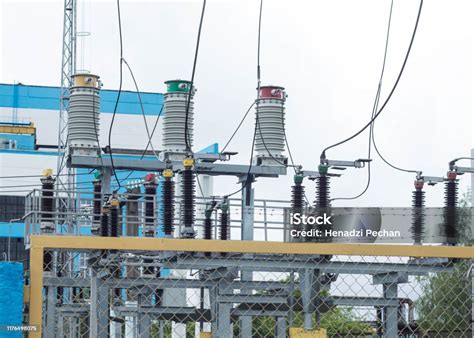 Transformator Daya Di Switchyard Tegangan Tinggi Di Gardu Listrik Modern Pembangkit Listrik Foto