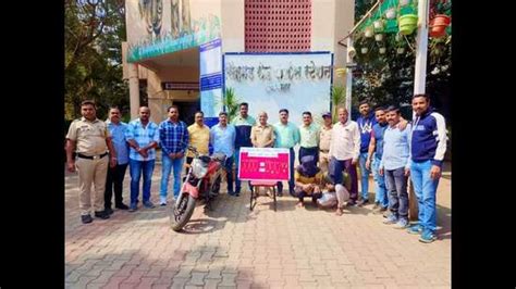 Pune Police Bust Gang Of Chain Snatchers Hindustan Times