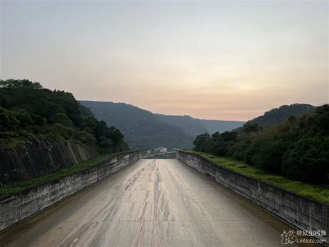 苗栗三義景點『鯉魚潭水庫』超壯觀鋸齒狀溢洪道只在這裡才有唷！ 勞鼠探世界