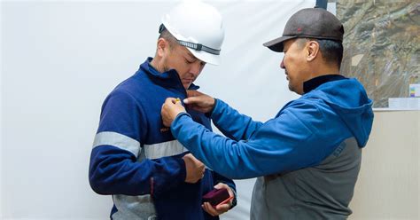 Макс Группын Уул уурхай Хүнд үйлдвэрийн газраас Монгол улсын Уул уурхай Хүнд үйлдвэрийн