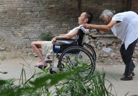 10張催人淚下的感人母子照 每日頭條