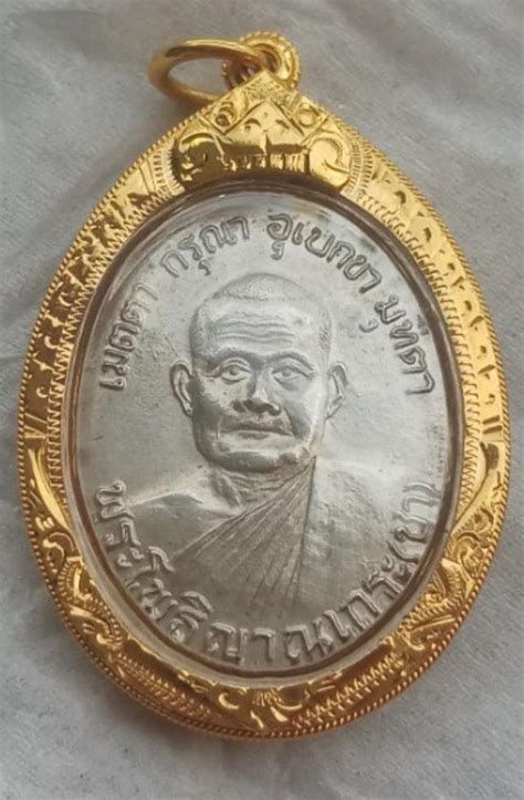 หลวงพ่อชาเลี่ยมทอง Ennxo