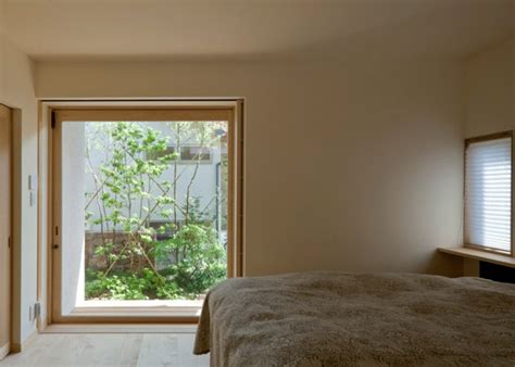 House Of Nagahama By Takashi Okuno Frames Five Courtyard Gardens