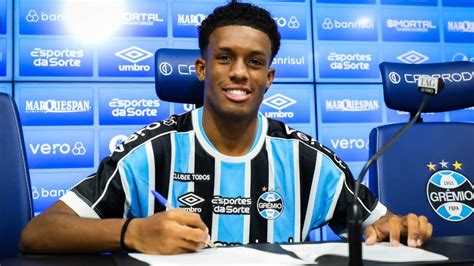 Renato Pede E Grêmio Fecha Contrato Com Reforço Saiba Quem