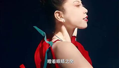 端午奇妙游 河南卫视水下飞天洛神舞 主演整个拍摄过程靠憋气完成，大概50秒换一次气，一天反复下水超200次动漫动画短片好看视频