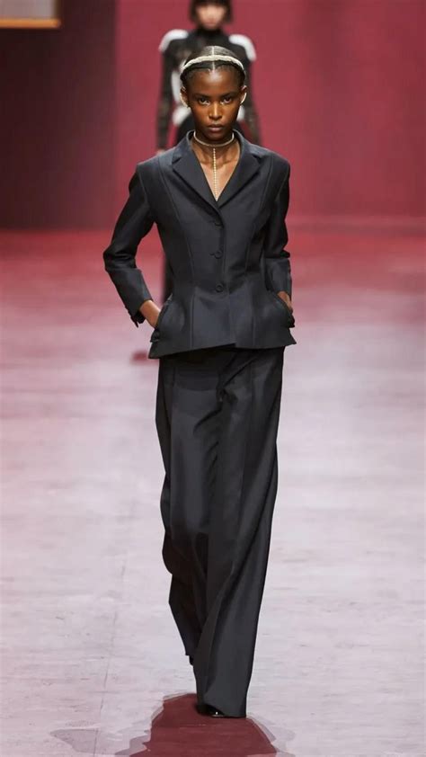 Christian Dior Pfw Fw 2223 Favs Firmas De Moda Moda Diseñador De Moda