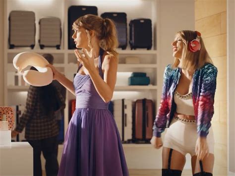 Taylor Swift Midnights Era Capital One Fofa Elegante Impressionante