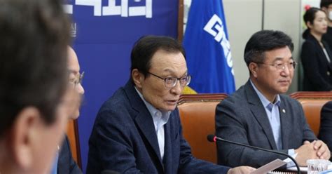 민주당 당 대표·최고위원 임기 분리 이낙연 부담 더나
