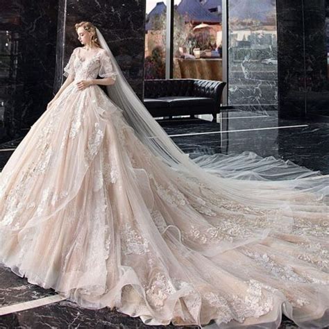 Quién Debe Llevar La Cola Del Vestido De La Novia
