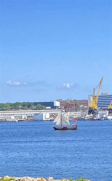The Onrust Sailing Up The Thames Rconnecticut