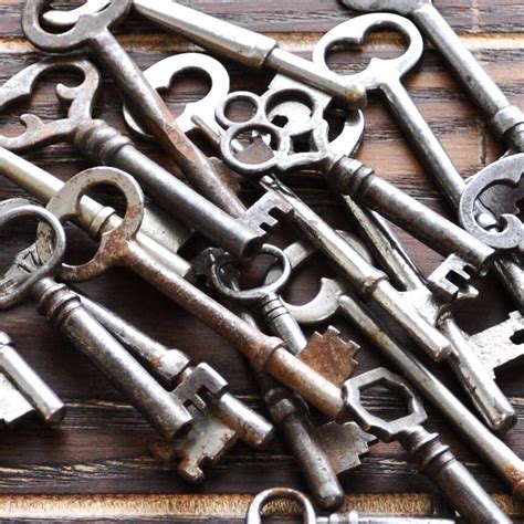 Old Small Skeleton Keys Etsy