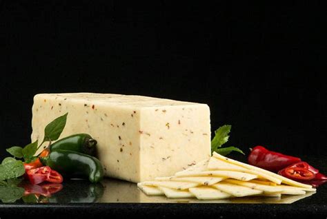 Белый сыр: как называется, виды круглый, соленый, мягкий, с плесенью