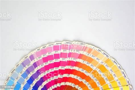 흰색 배경에 격리 된 색상 팔레트 가이드 샘플 색상 카탈로그입니다 0명에 대한 스톡 사진 및 기타 이미지 0명 다양 단일 객체 Istock