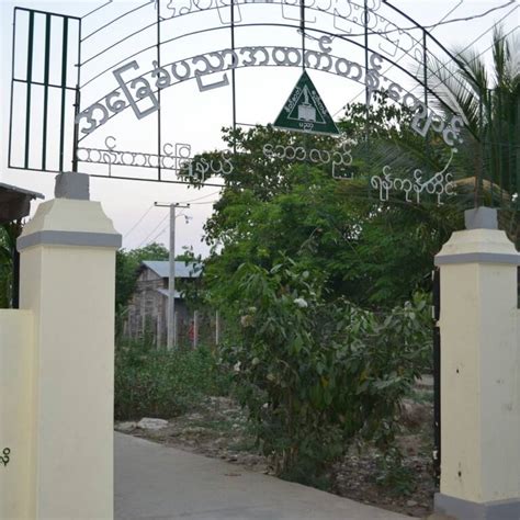 အ ထ က ေဘာလည္ ေက်ာင္းသားေက်ာင္းသူမ်ား