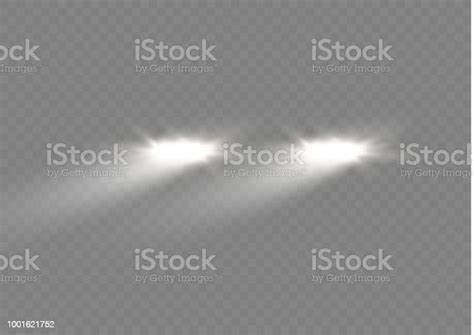 자동차 헤드라이트 투명 한 어둠의 배경에 고립의 라운드 광선의 현실적인 백색 발광 디자인을 위한 벡터 밝은 기차 조명입니다 쉽게