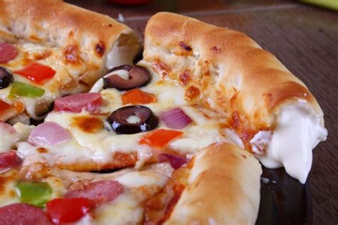 Pizza Caseira Com Borda Recheada Receita Rápido