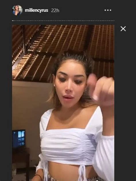 6 Potret Millen Cyrus Pamer Perut Buncit Hot