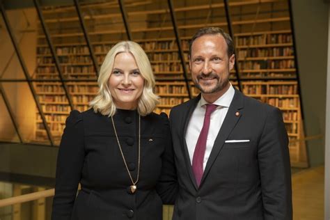 Photo La princesse Mette Marit et le prince Haakon de Norvège Le couple princier de Norvège