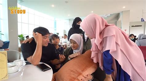 Mengaku Bangga Sampai Teteskan Air Mata Ini 7 Potret Haru Irfan Hakim