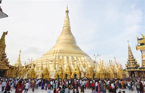 ဝါလကင်းလွတ် သီတင်းကျွတ်လပြည့်နေ့တွင် ရန်ကုန်မြို့ရှိ တန်ခိုးကြီးဘုရား၊ စေတီများ၌ ကုသိုလ်တရားပ