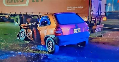 Accidente En La General Paz Un Auto Terminó Incrustado Debajo De Un