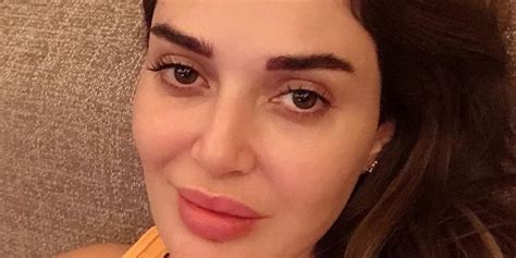 نادين نجيم وسيرين عبد النور بدون مكياج من الأجمل؟ مجلة هي