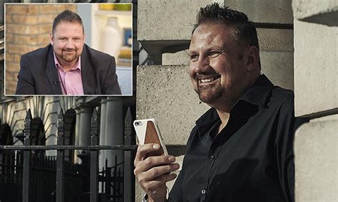 Tinder Addict On This Morning Keeps Vault Of Pictures Of Conquests Daily Mail Online