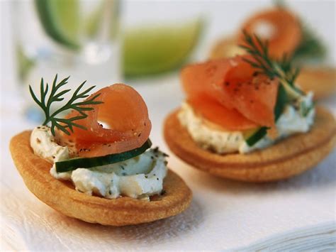 Smoked Salmon And Cream Cheese Canapes Recipe Eatsmarter