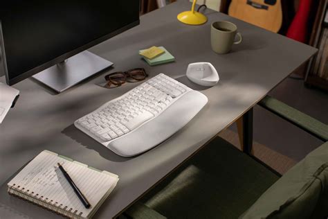 Kerja Lebih Nyaman Dan Maksimal Dengan Logitech Ergonomic Wave Keys