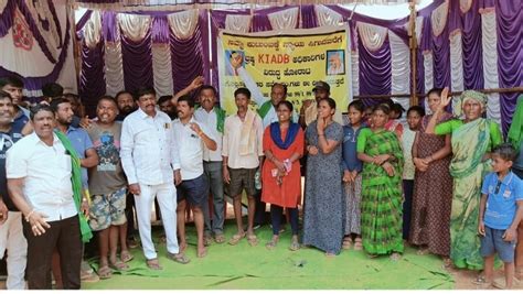 Bengaluru Farmers Stage Protest Against Land Acquisition For Foxconn