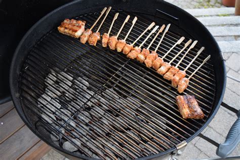 Pork Belly Sticks knuspriger Schweinebauch auf kleinen Spießen