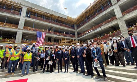 Ceremonia De Finalización De La Estructura Del Edificio De La Nueva