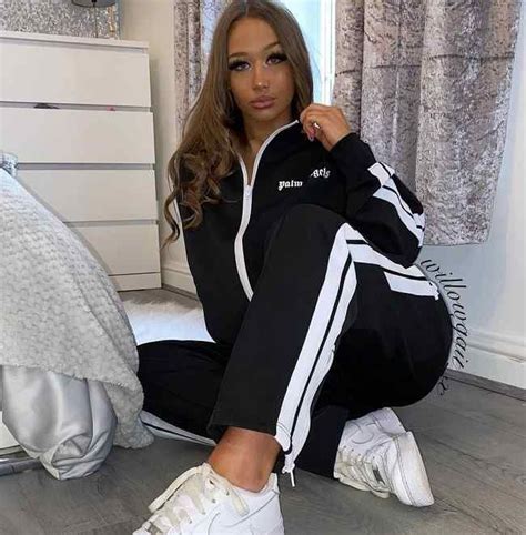 Willow Gait Bio Age Net Worth Single Nationality Body Erofound