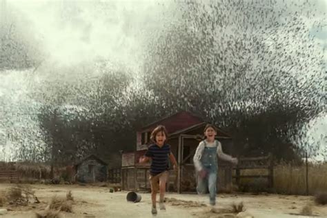 Giant Locusts Attack The Food Supply In 4k Hdr Jurassic World