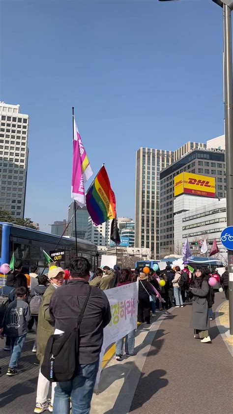 세계인종차별철폐의 날 기념 거리행진 중 인종차별철폐 이주민평등권보장 사업장이동의자유보장 고용허가제폐지 포괄적차별금지법