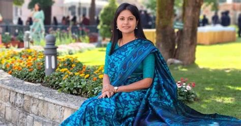 Iit से एमटेक किया लाखों की नौकरी छोड़ की Upsc की तैयारी बन गईं Ias