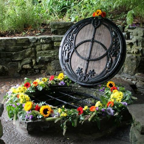 Chalice Well And Gardens Glastonbury Information Centre