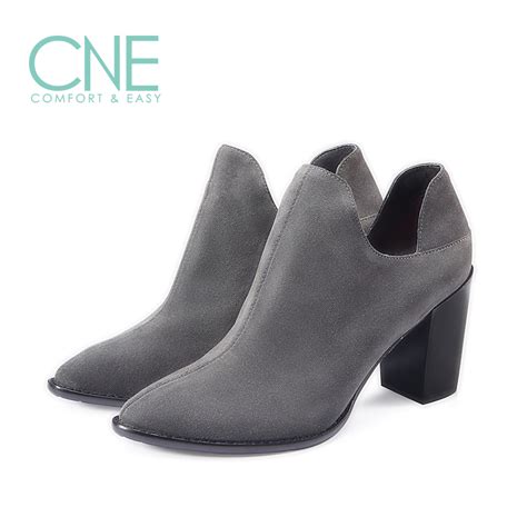 Cne真皮女靴欧美纯色尖头粗跟脚眼靴短靴女6t83362cne官方旗舰店