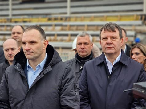 Gradski Stadion U Funkciji Do Kraja Godine Mirovi U Poseti Zrenjaninu Zr Klik
