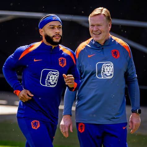 Ronald Koeman Houdt Ondanks Kritiek Vast Aan Memphis Depay Ek Voetbal