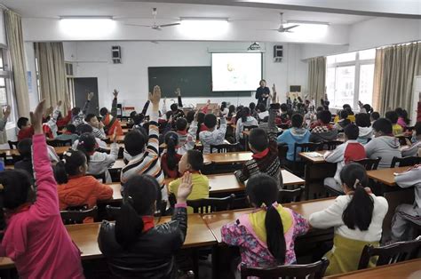 宁都对坊中学要学生举手表决是否自愿补课？校方