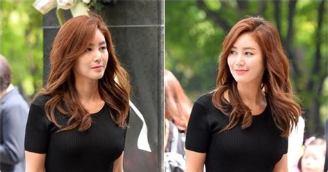 [t포토] 김성령 20대 뺨치는 우월 몸매