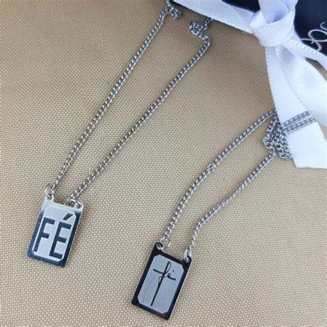 Escapulário Fé Aço Inox Gabriela Oliveira Semijoias