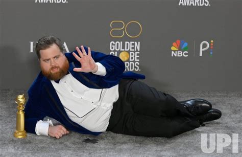 Photo Paul Walter Hauser Wins Performance In A Limited Or Anthology