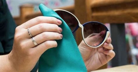 Trucos Para Limpiar Tus Gafas De Sol De Forma Efectiva Fácil De Limpiar