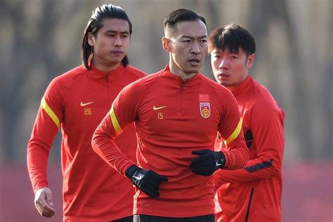 2比0！中国男足出线生死战曾击败沙特昂首晋级，送对手出局国足客场球迷