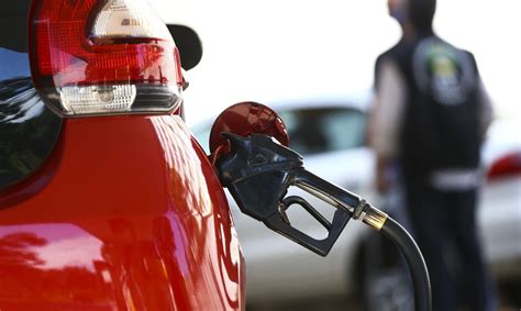 Álcool ou gasolina Veja como calcular qual combustível é mais