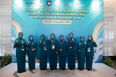 Pj Ketua TP PKK Banten Tine Al Muktabar Dikukuhkan Sebagai Pembina