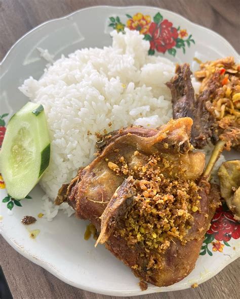 Rekomendasi Kuliner Bebek Goreng Yang Dujamin Gurih Info Malangan